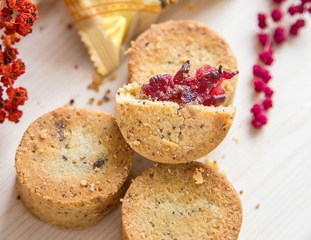 DJ42 Red Quinoa Roselle Cake 180g